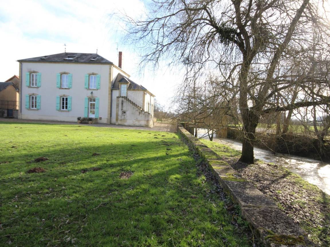 245 M² Cottage ∙ 6 Chambres ∙ 13 Personnes - Nièvre