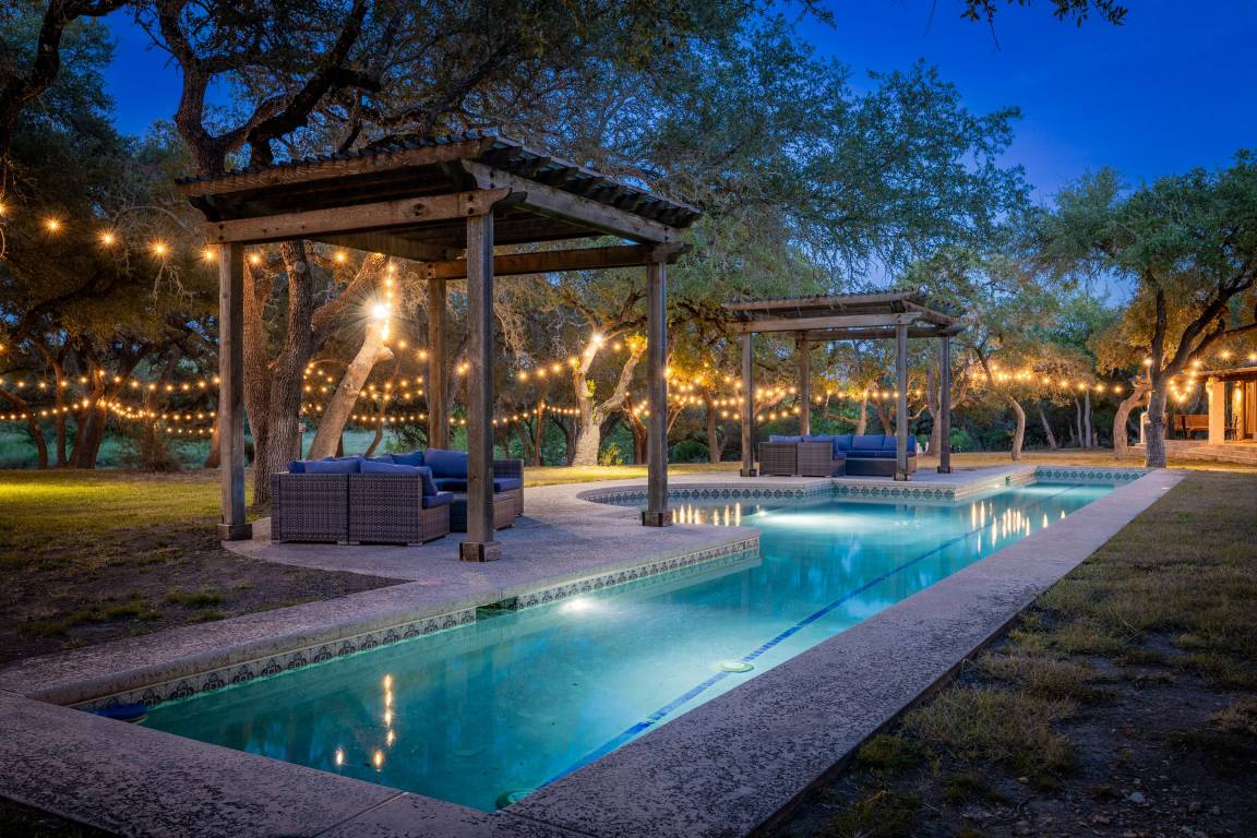 186 M² Bungalow ∙ 4 Bedrooms ∙ 10 Guests - Dripping Springs, TX