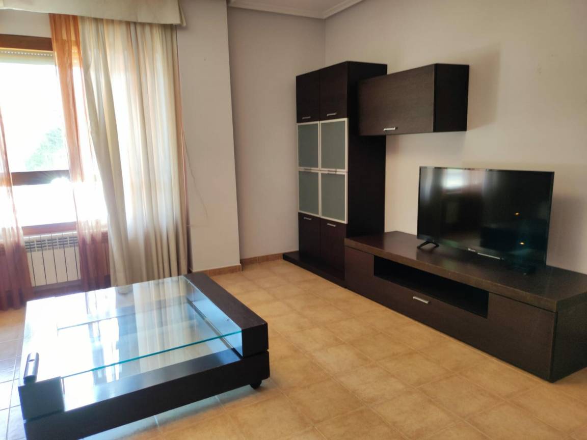 65 M² Apartamento ∙ 2 Habitaciones ∙ 6 Huéspedes - Jaca