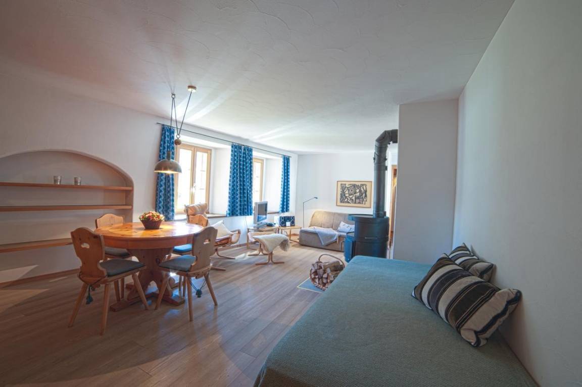 82 M² Apartment ∙ 2 Bedrooms ∙ 6 Guests - Samedan
