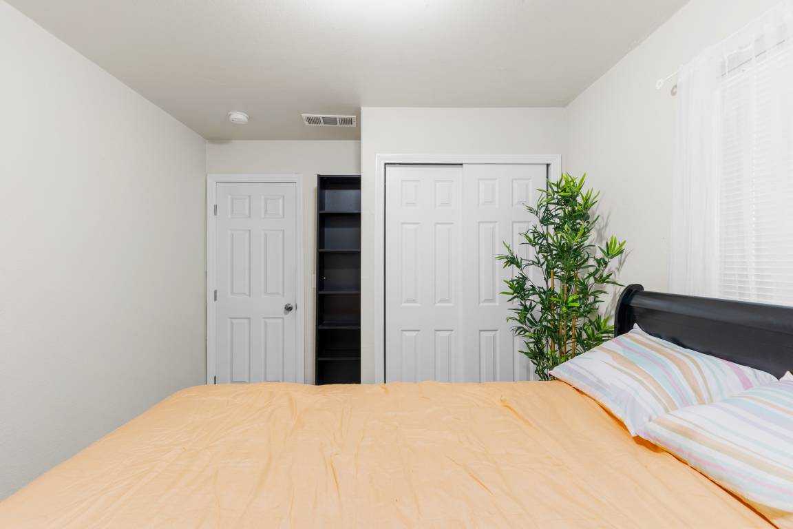 Apartment ∙ 2 Bedrooms ∙ 4 Guests - Carson