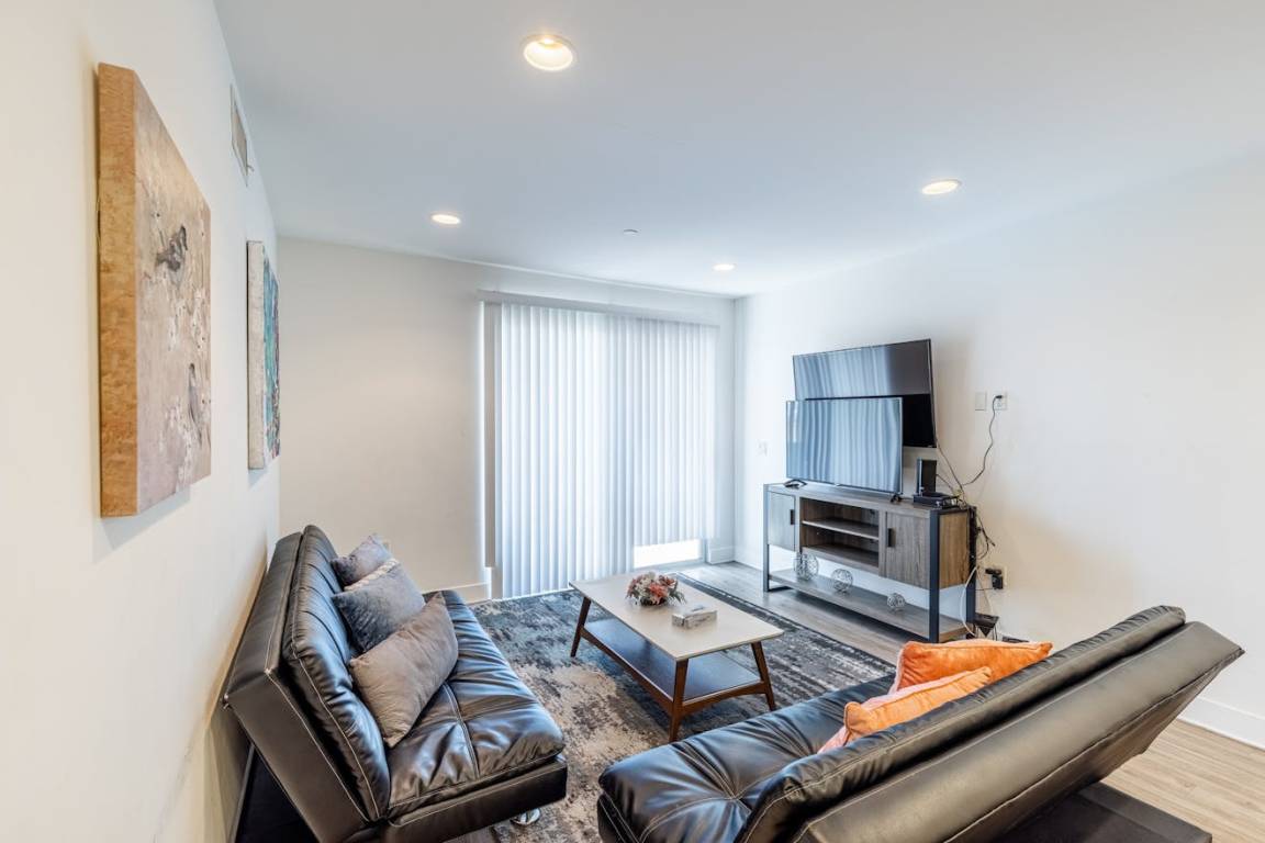 Apartment ∙ 3 Bedrooms ∙ 7 Guests - Pasadena, CA
