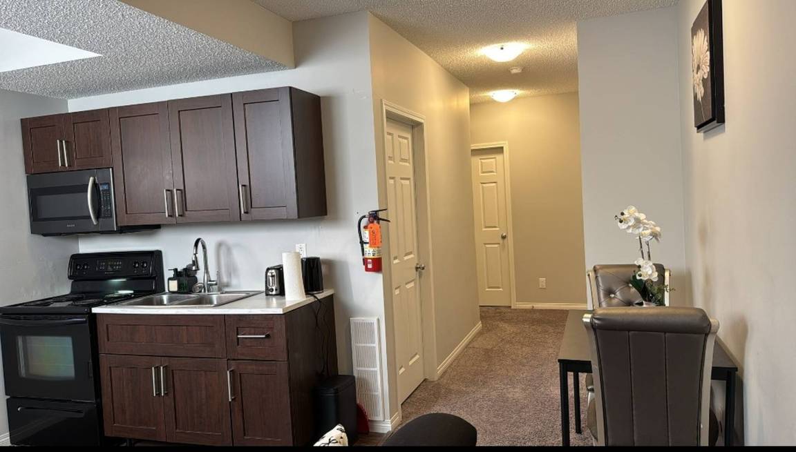 156 M² Private Room ∙ 1 Bedroom ∙ 2 Guests - Calgary