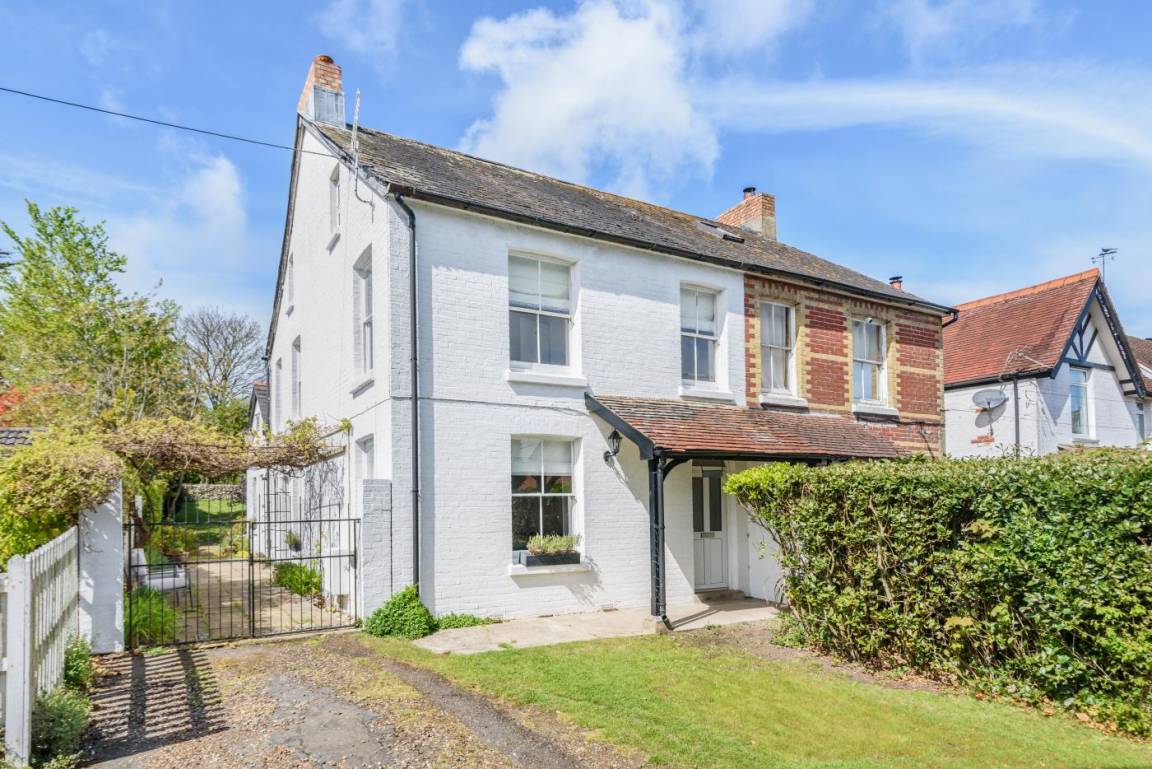 Cottage ∙ 5 Bedrooms ∙ 10 Guests - Lymington