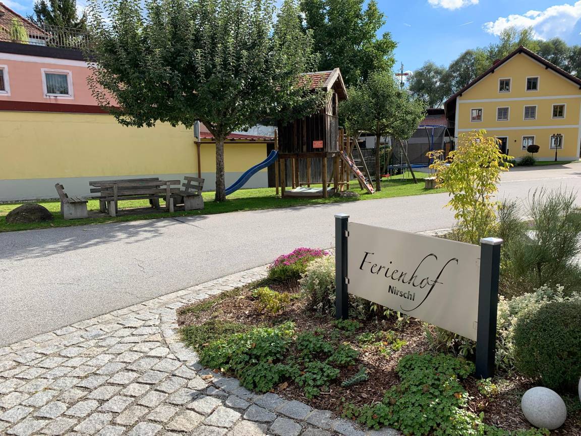 55 M² Ferienwohnung ∙ 1 Schlafzimmer ∙ 3 Gäste - Osterhofen