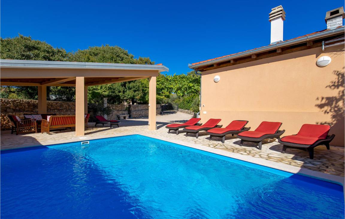 126 M² House ∙ 4 Bedrooms ∙ 6 Guests - Krk