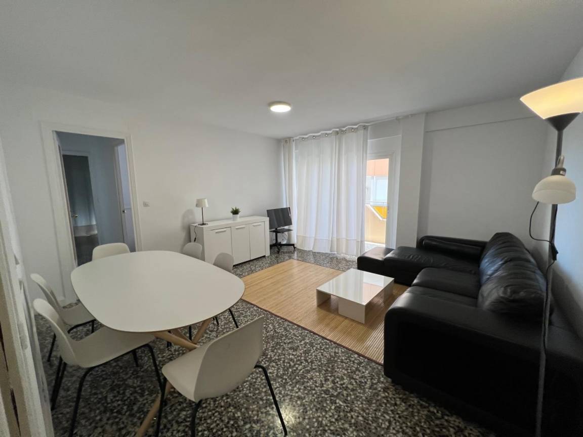 94 M² Apartamento ∙ 4 Habitaciones ∙ 7 Huéspedes - Reus