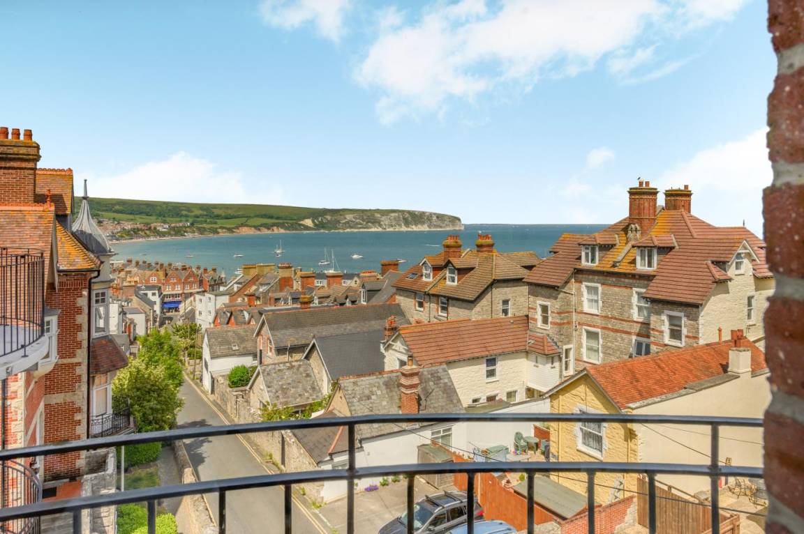 Apartment ∙ 2 Bedrooms ∙ 4 Guests - Swanage