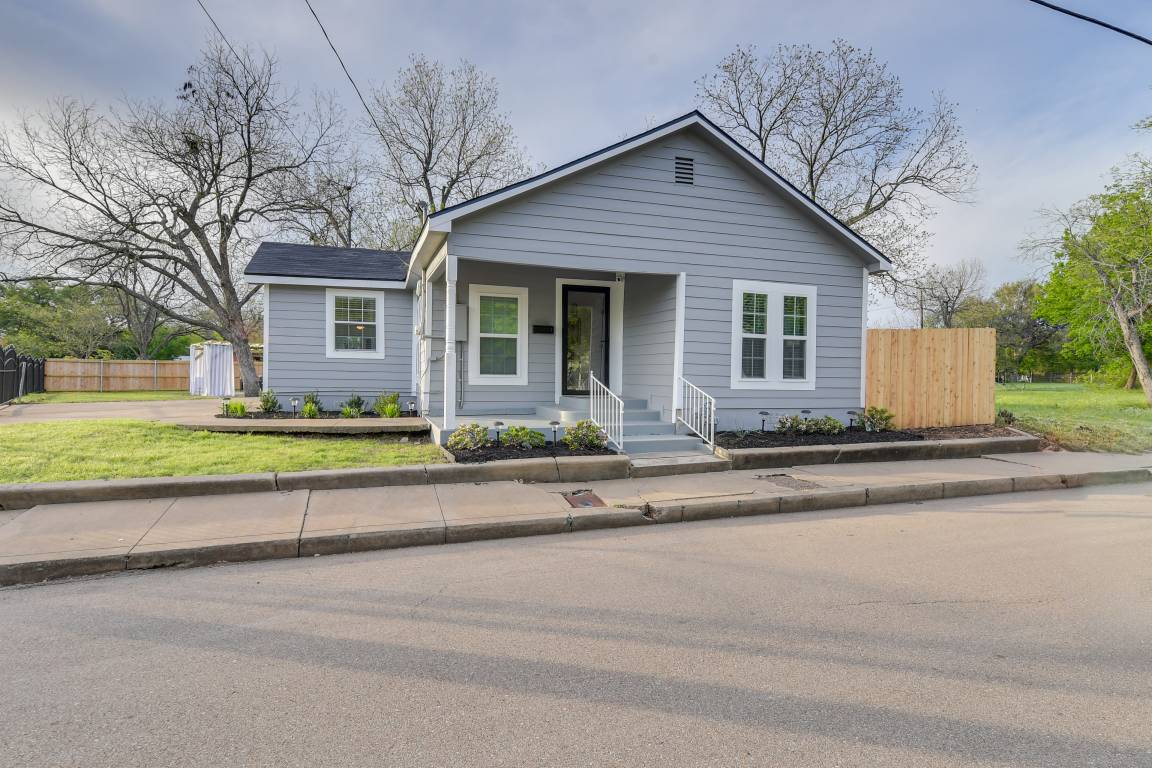 111 M² House ∙ 3 Bedrooms ∙ 6 Guests - Waco, TX