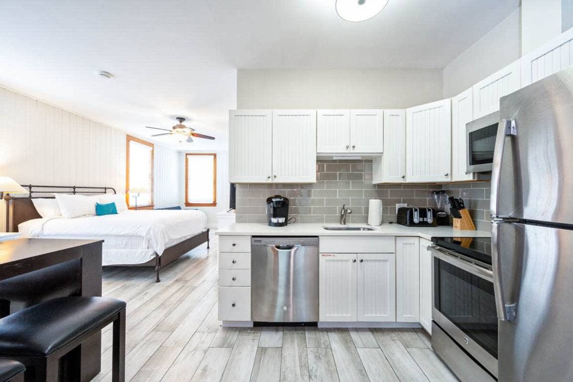 Apartment ∙ 1 Bedroom ∙ 4 Guests - Fantasy Fest - Key West