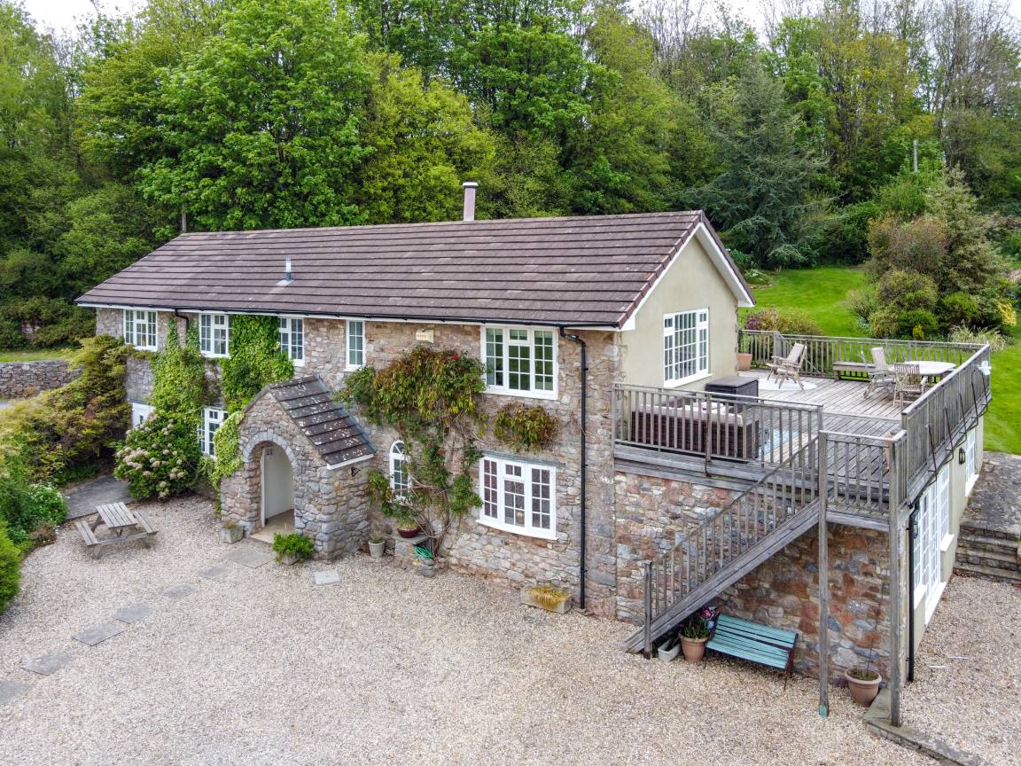 Cottage ∙ 4 Bedrooms ∙ 8 Guests - Totnes