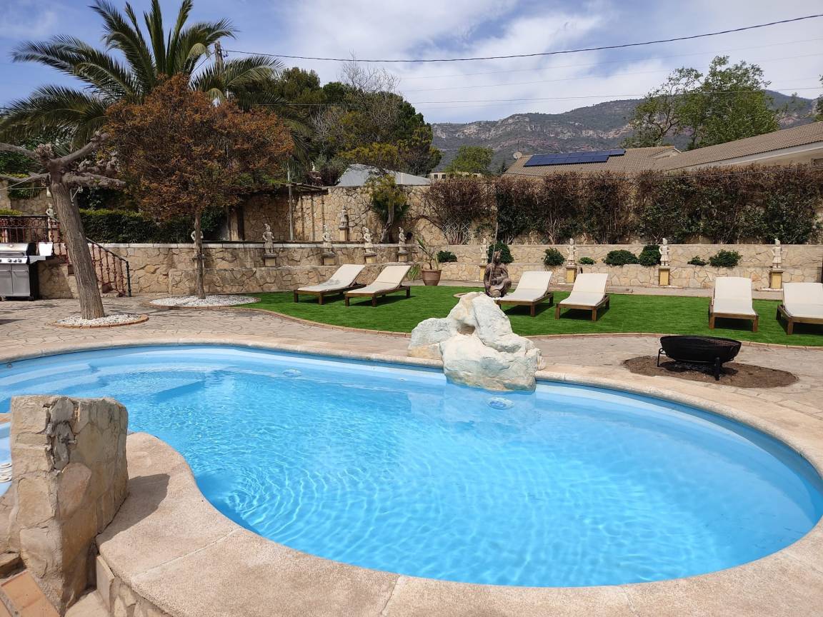 440 M² Villa ∙ 8 Bedrooms ∙ 18 Guests - Siurana