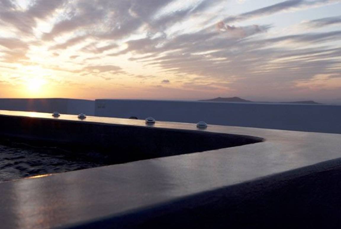 Villa ∙ 3 Bedrooms ∙ 6 Guests - Santorini