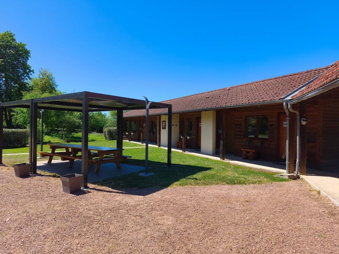 100 M² House ∙ 3 Bedrooms ∙ 15 Guests - Nevers