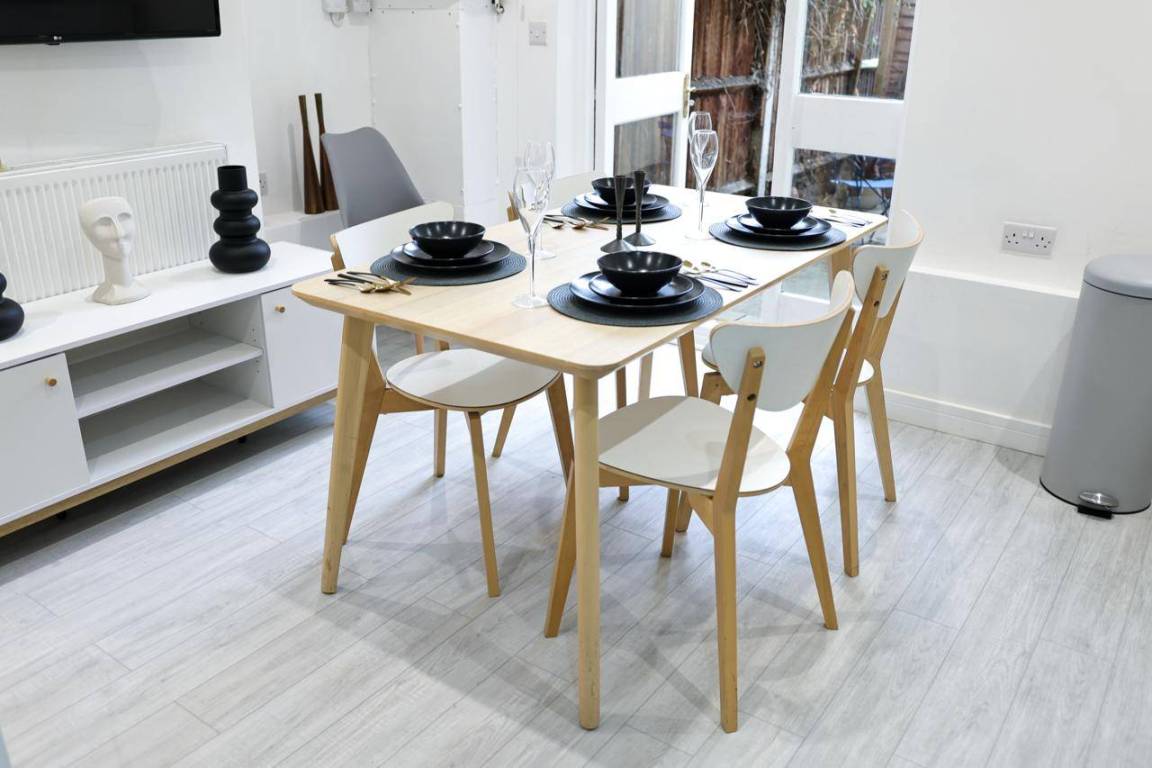 80 M² Apartment ∙ 2 Bedrooms ∙ 4 Guests - East Croydon