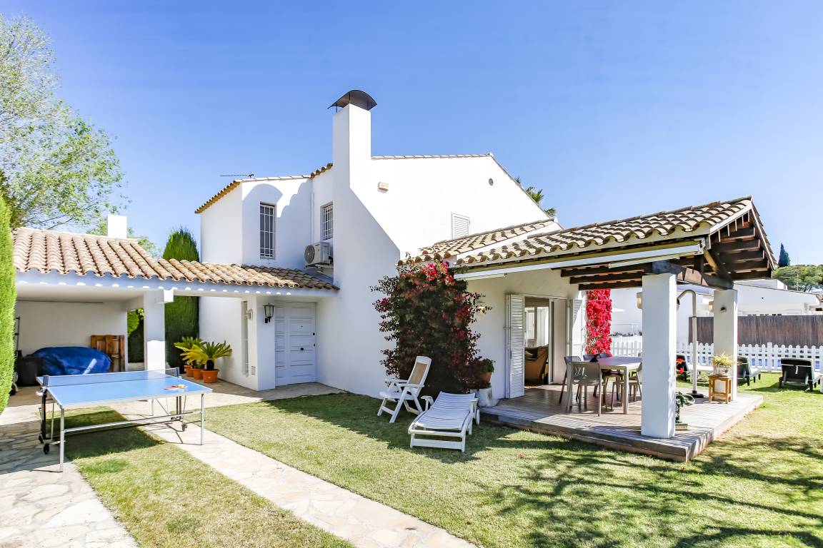 250 M² House ∙ 5 Bedrooms ∙ 10 Guests - Sitges