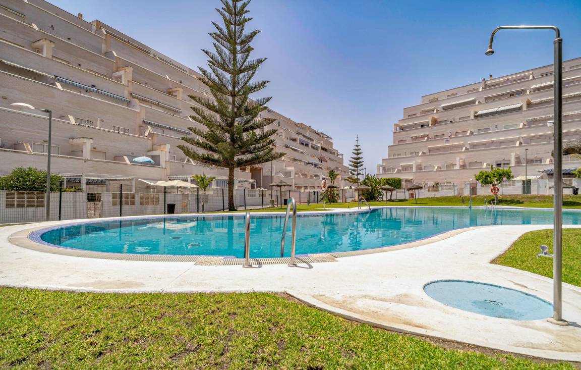 80 M² Apartamento ∙ 2 Habitaciones ∙ 5 Huéspedes - Roquetas de Mar