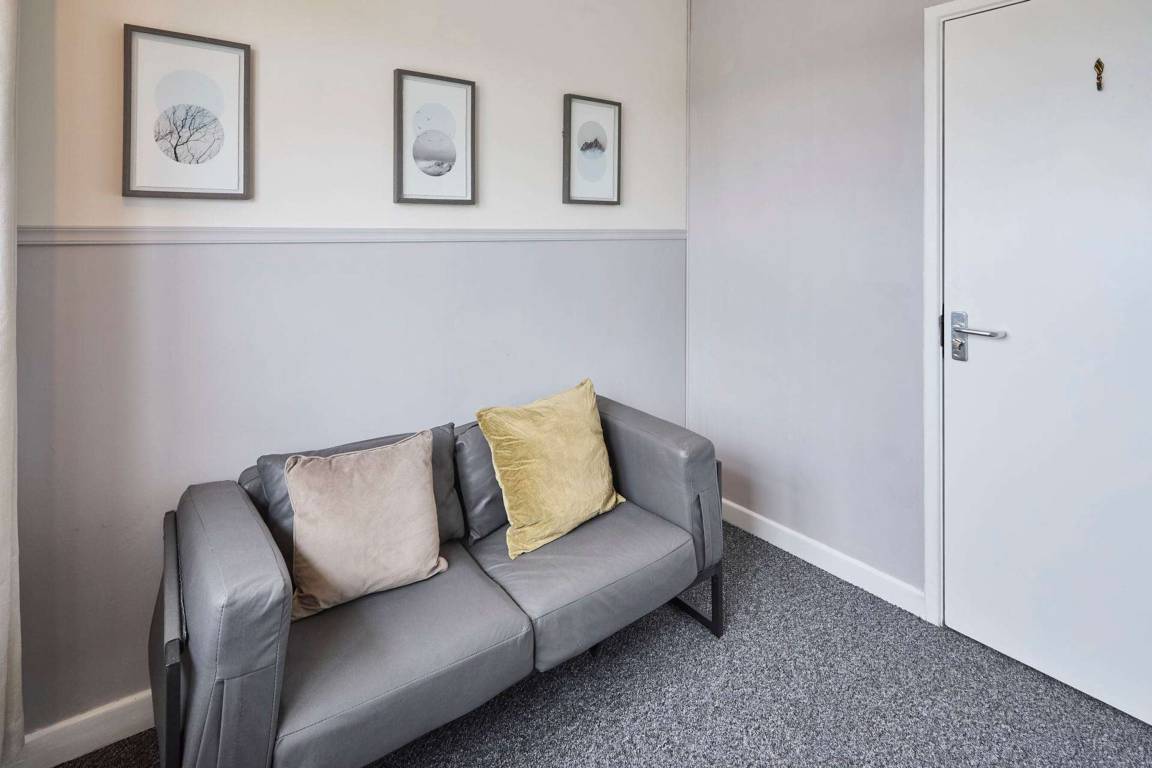 House ∙ 4 Bedrooms ∙ 6 Guests - Malvern