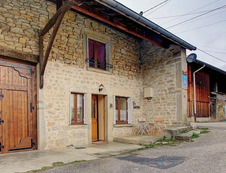 95 M² Gîte ∙ 2 Chambres ∙ 6 Personnes - Ain