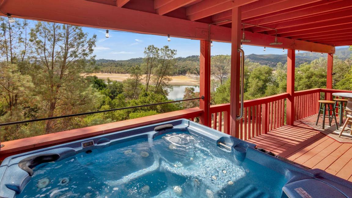 House ∙ 3 Bedrooms ∙ 14 Guests - Lake Nacimiento, CA