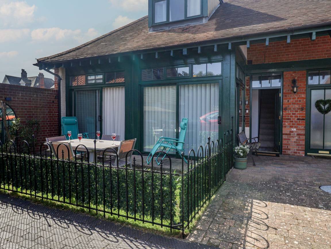 Cottage ∙ 2 Bedrooms ∙ 4 Guests - Felixstowe