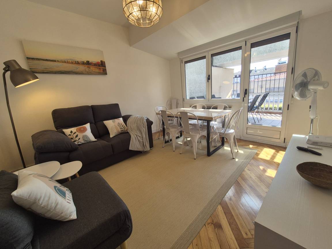 131 M² Apartamento ∙ 4 Habitaciones ∙ 8 Huéspedes - Gijón