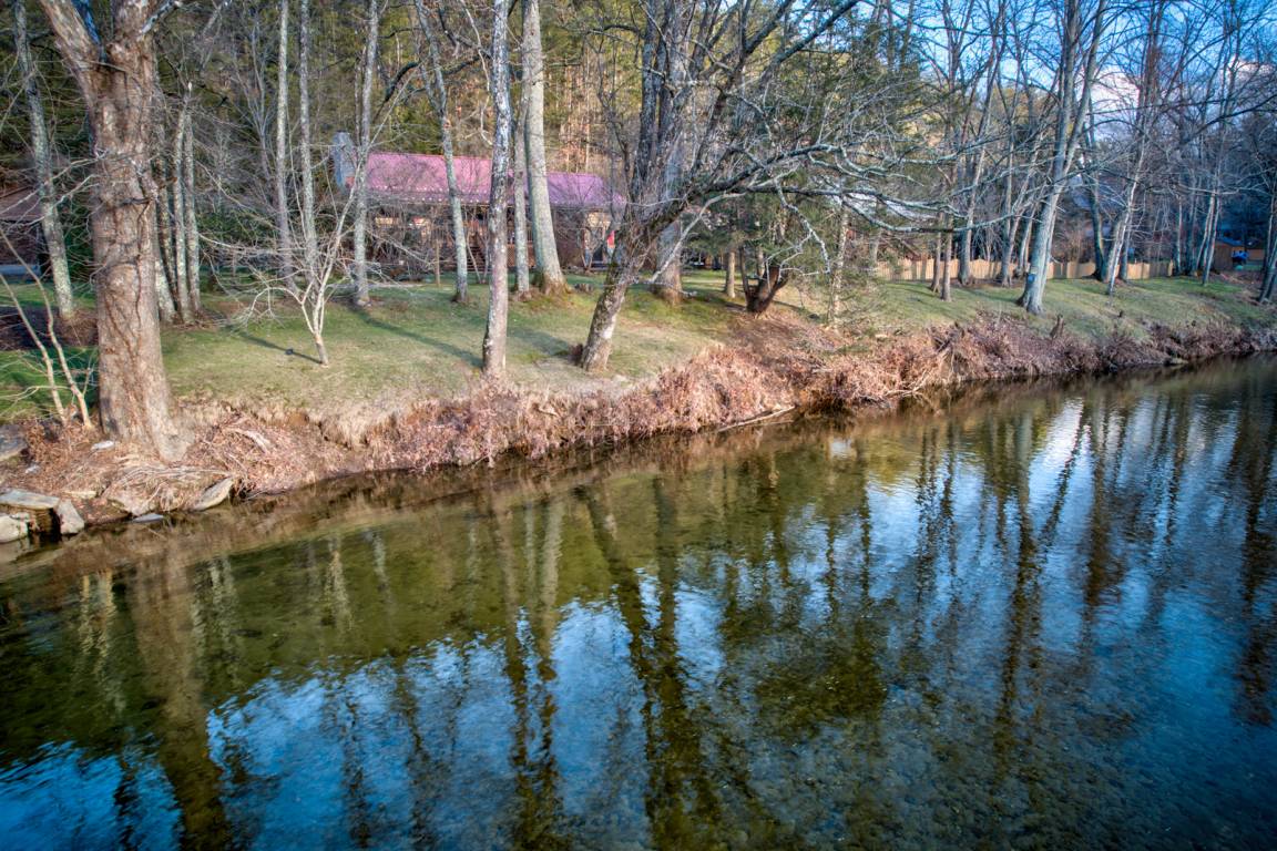 House ∙ 3 Bedrooms ∙ 6 Guests - Valle Crucis, NC