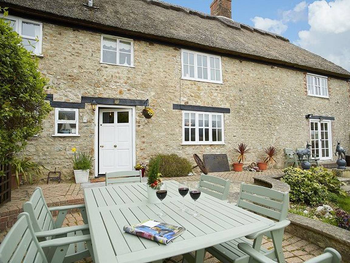 Cottage ∙ 4 Bedrooms ∙ 8 Guests - Charmouth