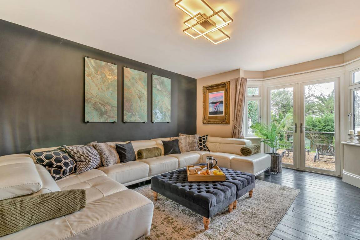 Cottage ∙ 6 Bedrooms ∙ 12 Guests - Steyning