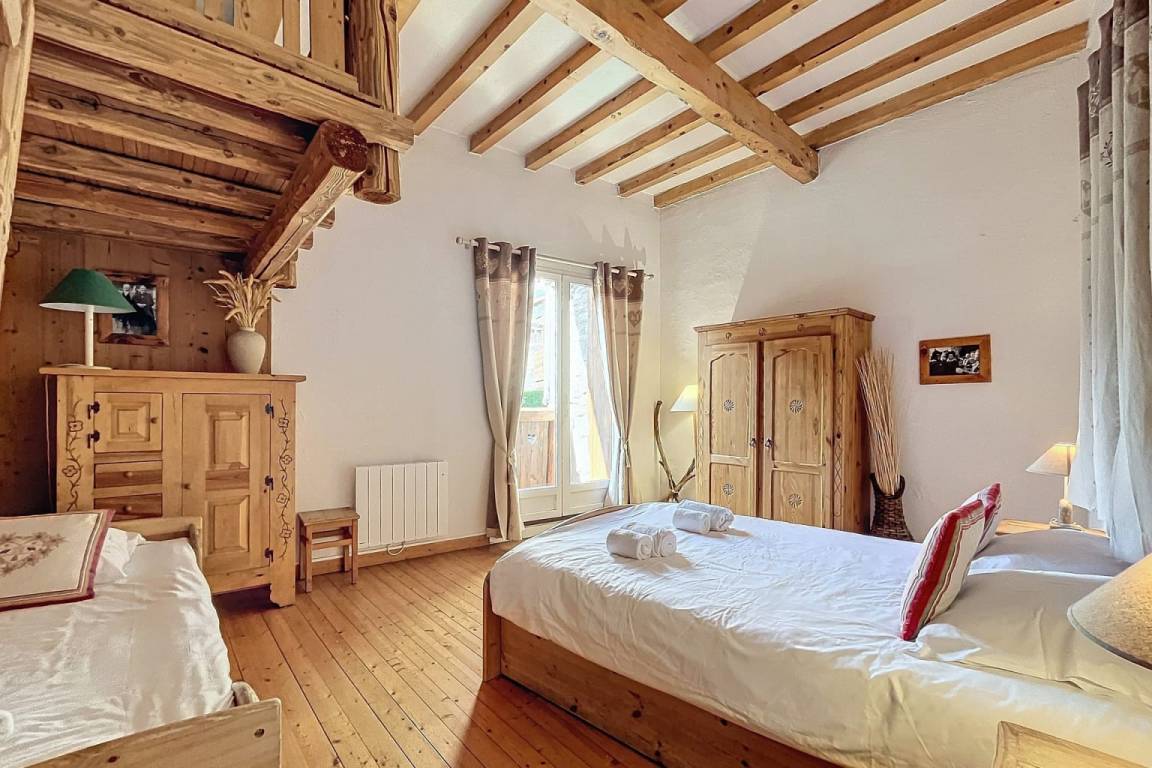 180 M² Chalet ∙ 4 Bedrooms ∙ 12 Guests - Méribel