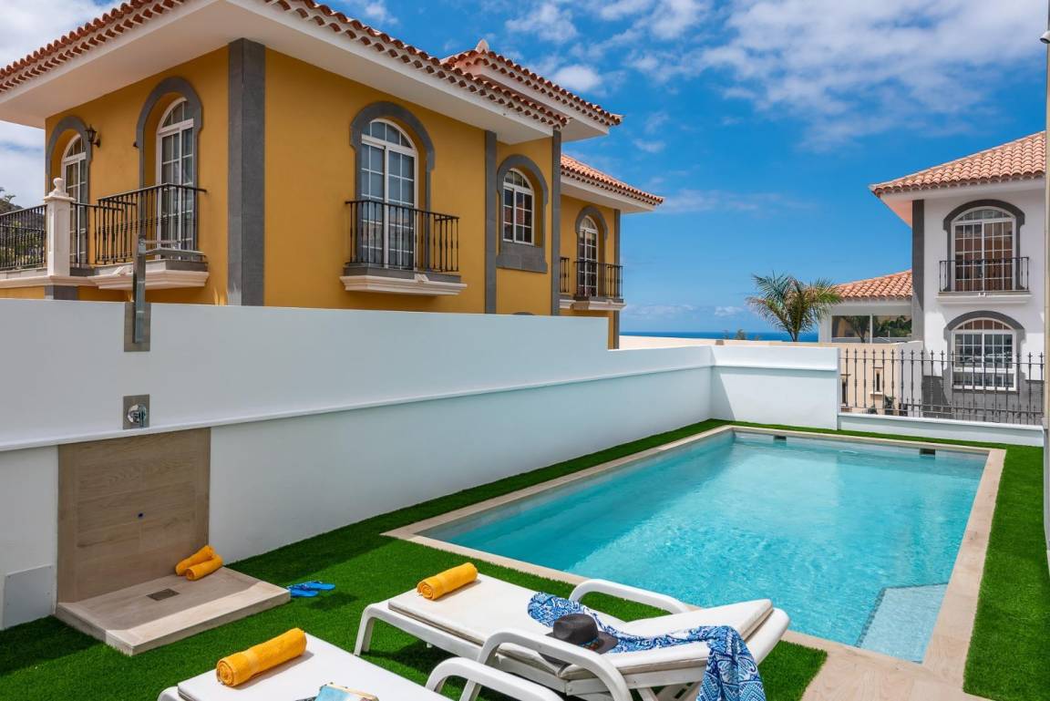 250 M² Villa ∙ 3 Bedrooms ∙ 7 Guests - Costa Adeje