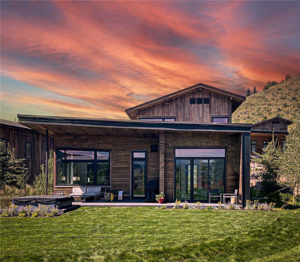 Cabin ∙ 4 Bedrooms ∙ 12 Guests - Wyoming