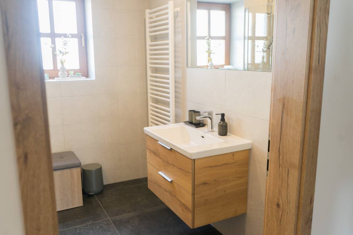 72 M² Ferienwohnung ∙ 2 Schlafzimmer ∙ 4 Gäste - Neualbenreuth