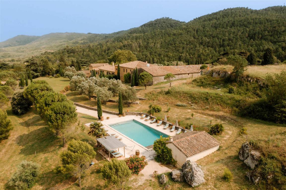 1100 M² Villa ∙ 11 Bedrooms ∙ 22 Guests - Limoux
