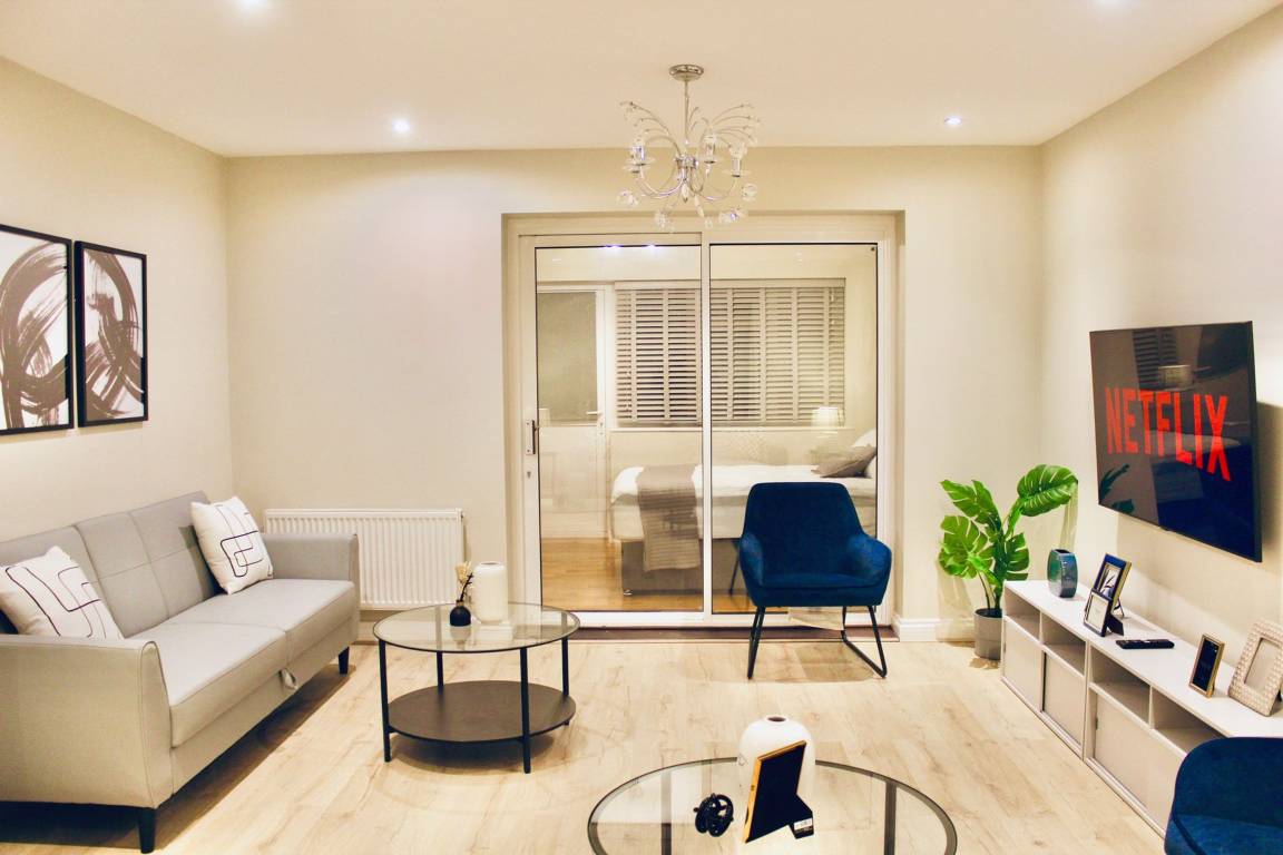Apartment ∙ 4 Bedrooms ∙ 8 Guests - Reading