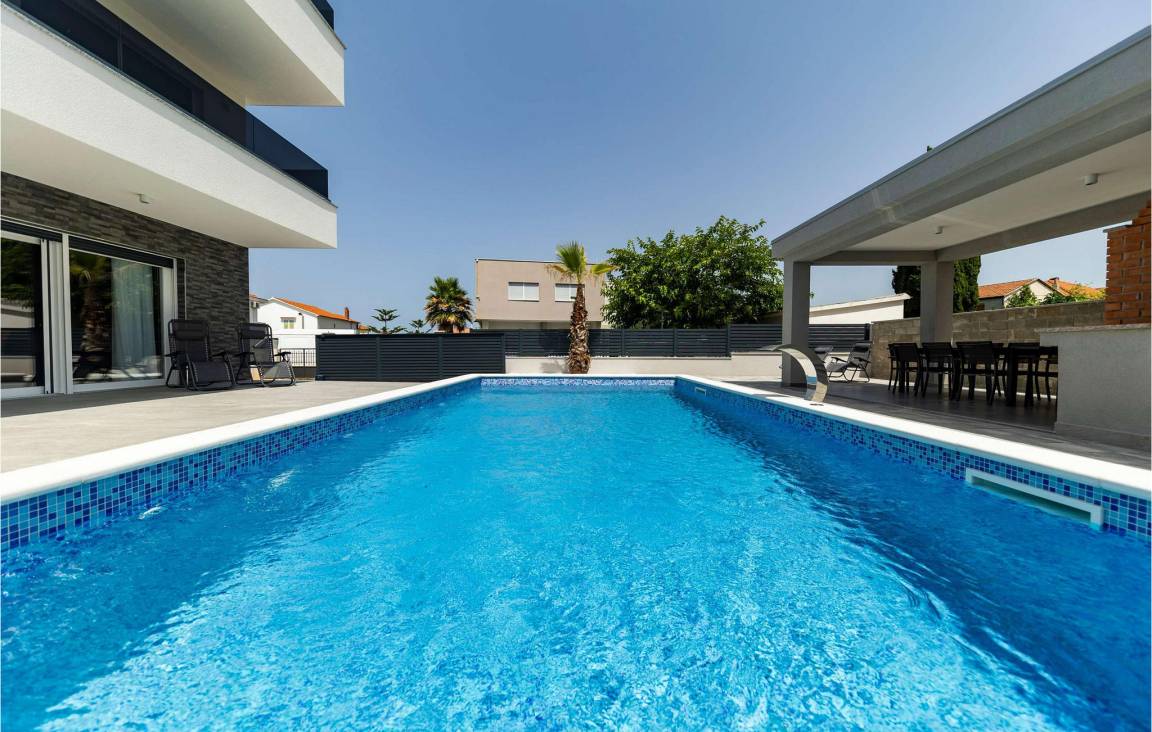 200 M² Huis ∙ 4 Slaapkamers ∙ 8 Gasten - Sukošan