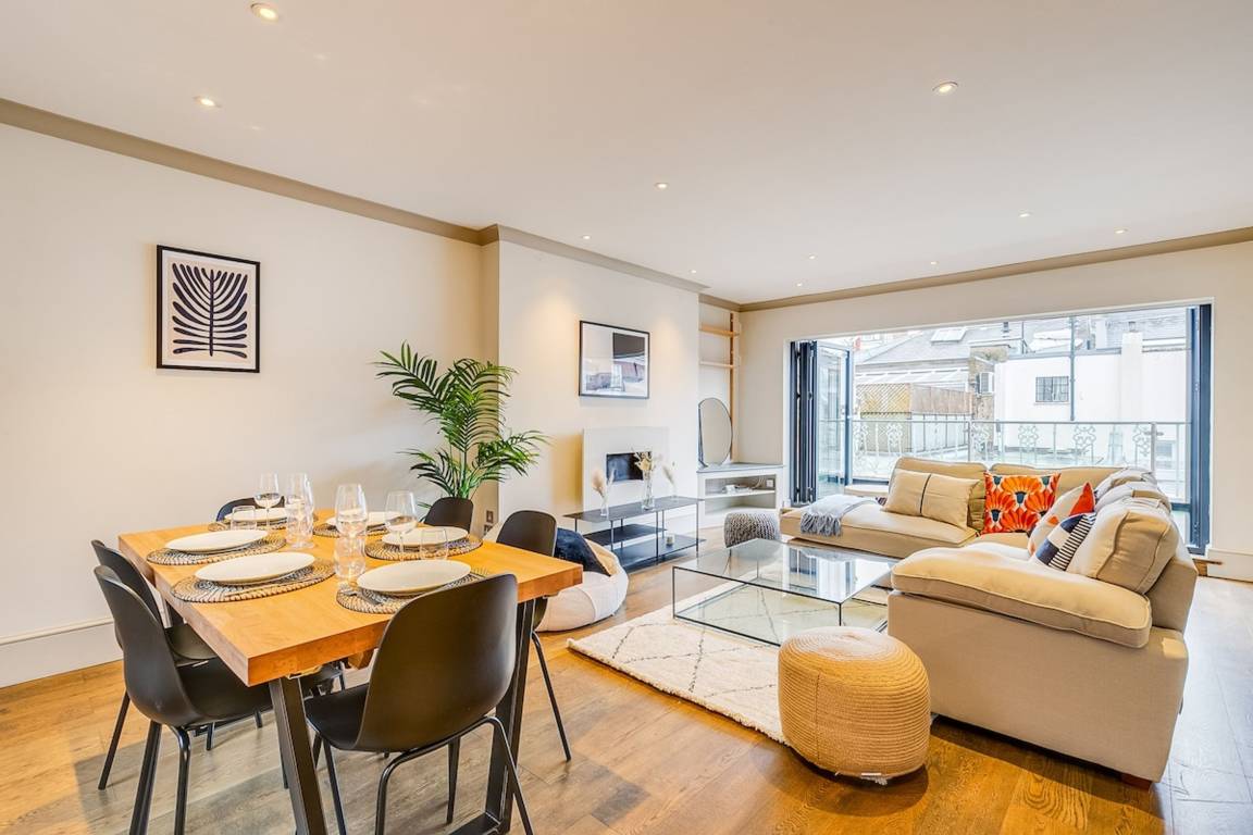 165 M² House ∙ 5 Bedrooms ∙ 9 Guests - London