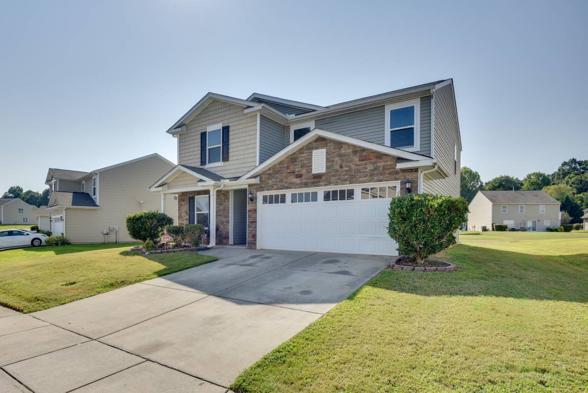 268 M² House ∙ 4 Bedrooms ∙ 8 Guests - Gastonia, NC