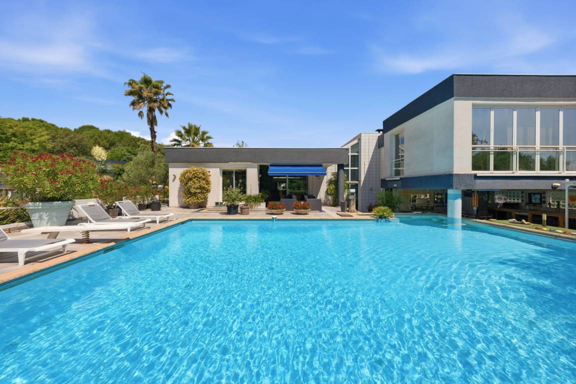 334 M² Appartement ∙ 4 Chambres ∙ 9 Personnes - Sommières