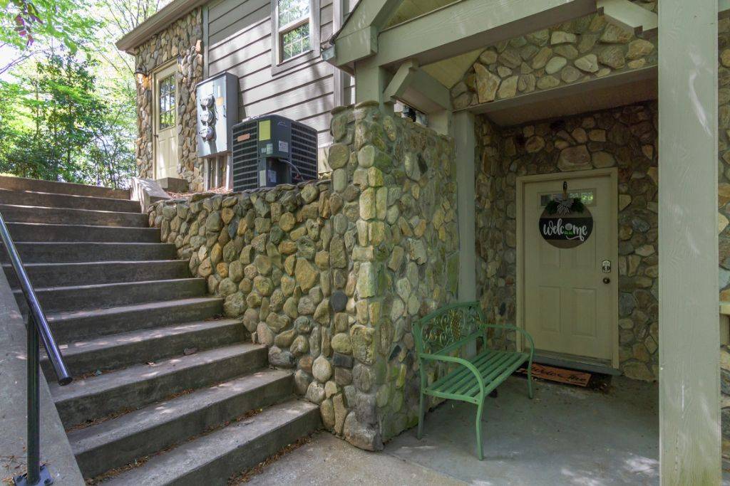 109 M² House ∙ 2 Bedrooms ∙ 6 Guests - Lake Lure, NC