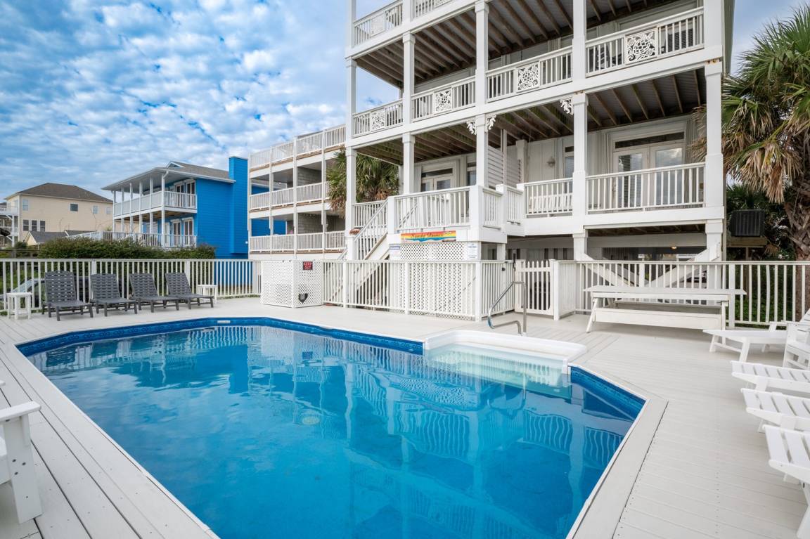 Condo ∙ 5 Bedrooms ∙ 14 Guests - Carolina Beach, NC