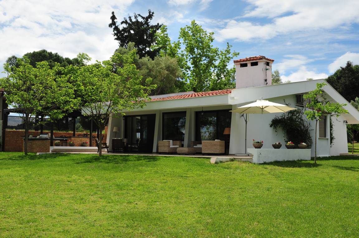 135 M² Villa ∙ 3 Bedrooms ∙ 8 Guests - Halkidiki