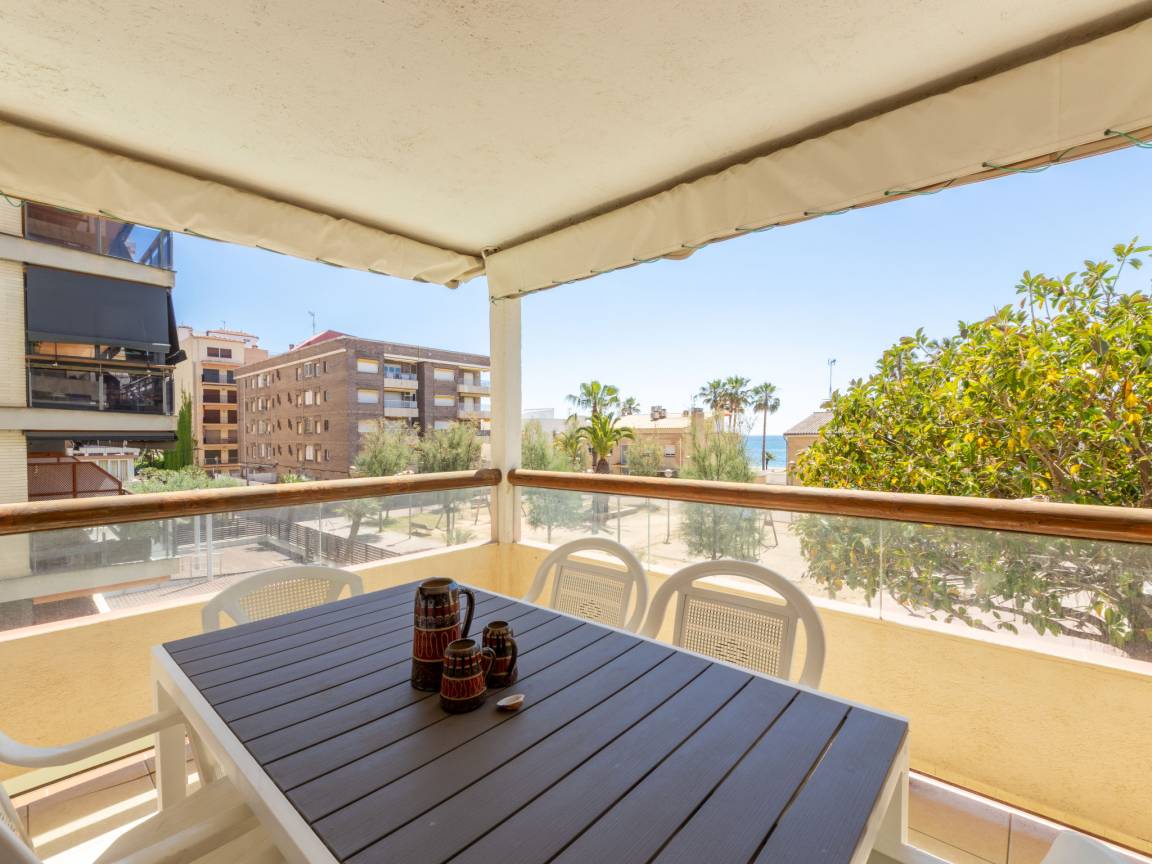 92 M² Apartment ∙ 3 Bedrooms ∙ 6 Guests - Torredembarra