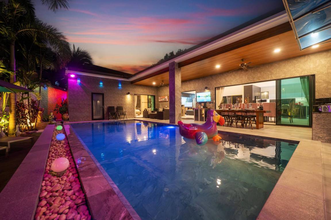 250 M² Villa ∙ 3 Bedrooms ∙ 8 Guests - Patong Beach
