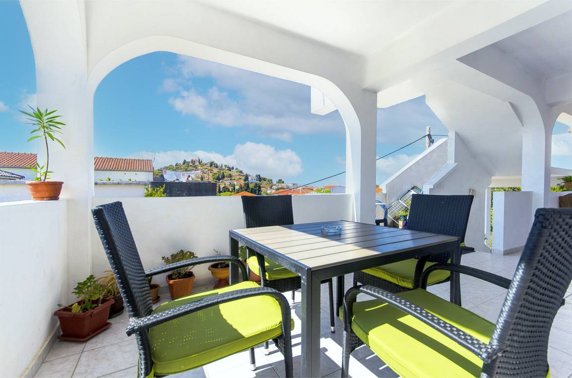 38 M² Ferienwohnung ∙ 2 Schlafzimmer ∙ 4 Gäste - Tisno