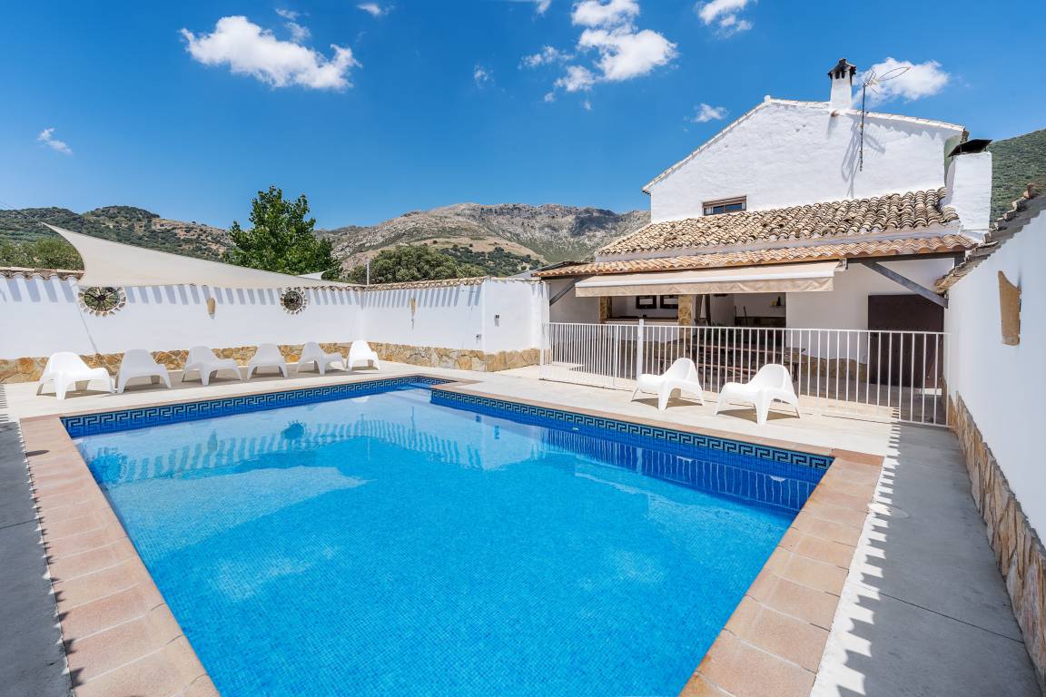 300 M² Casa ∙ 6 Habitaciones ∙ 12 Huéspedes - Priego de Córdoba