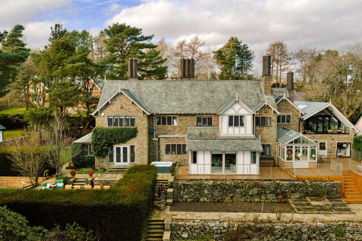 240 M² House ∙ 6 Bedrooms ∙ 12 Guests - Stockport