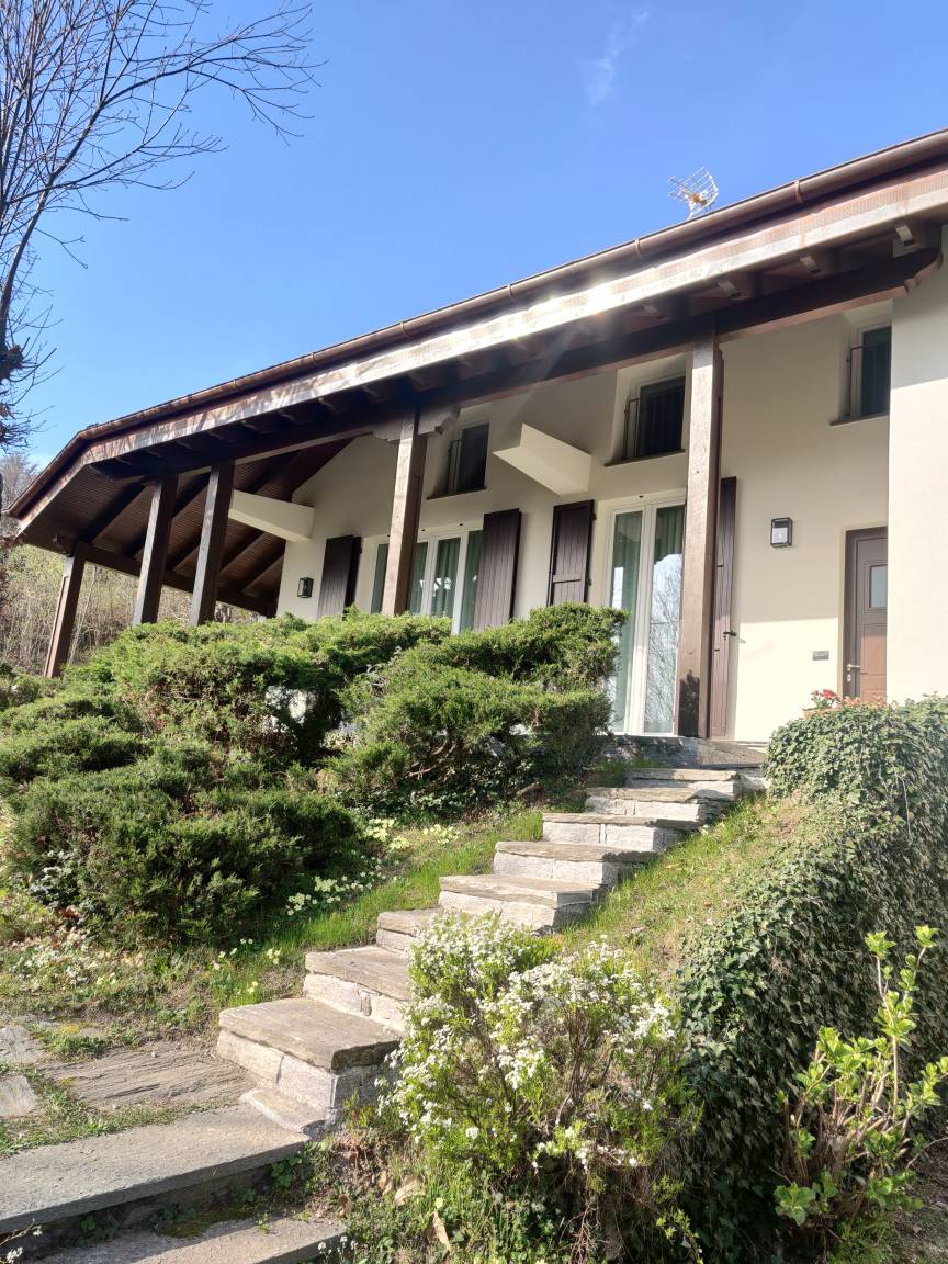 250 M² Villa ∙ 3 Bedrooms ∙ 6 Guests - Verbania