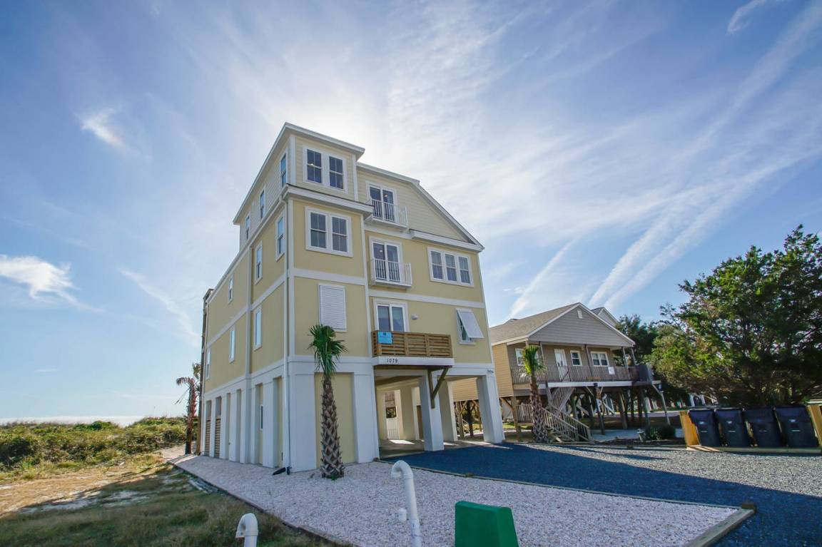 343 M² House ∙ 8 Bedrooms ∙ 19 Guests - Holden Beach, NC