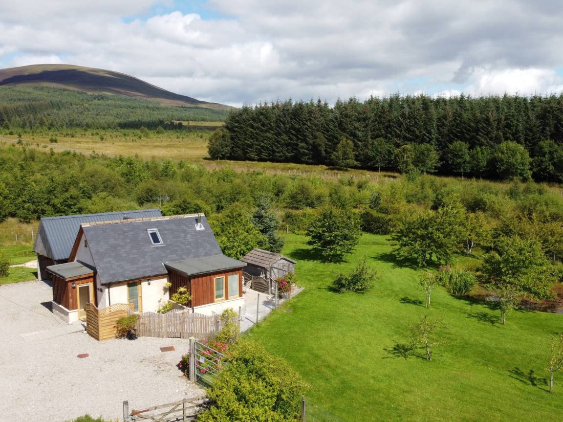 Cottage ∙ 2 Bedrooms ∙ 4 Guests - Loch Glass